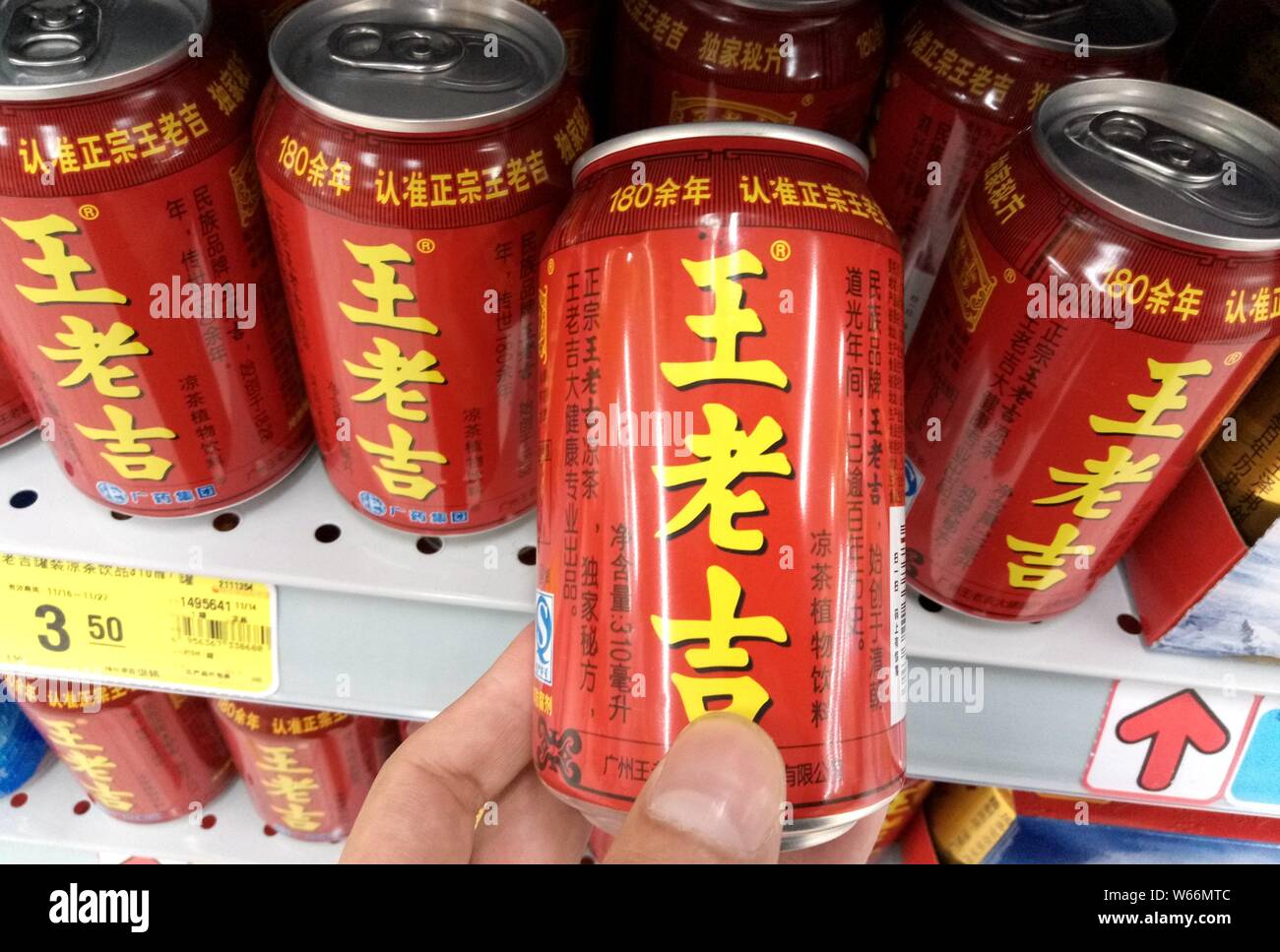 --FILE--A customer shops for a can of Wong Lo Kat herbal tea of ...