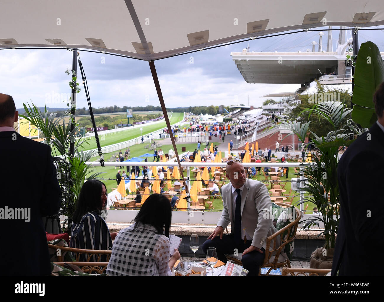 Goodwood racecourse general view hi-res stock photography and images ...