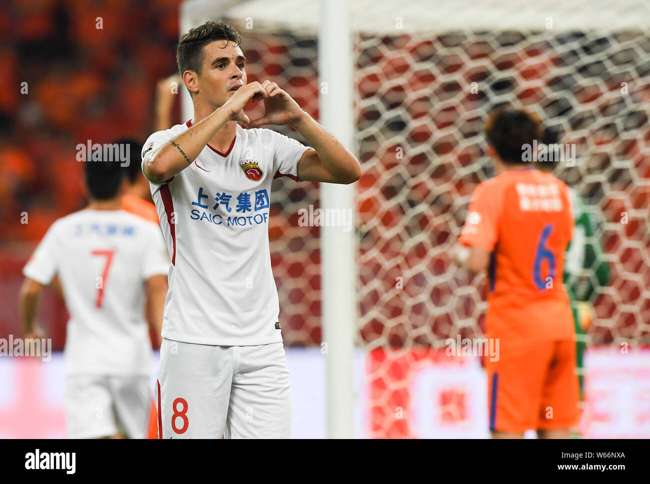 Brazilian football player Oscar of Shanghai SIPG celebrates after ...