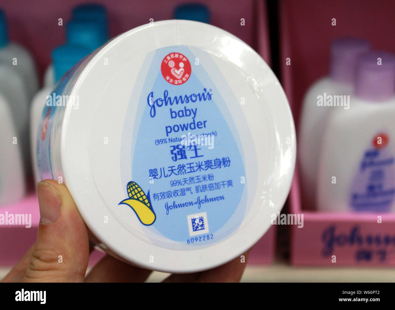Johnson & johnson baby powder hi-res stock photography and images - Alamy