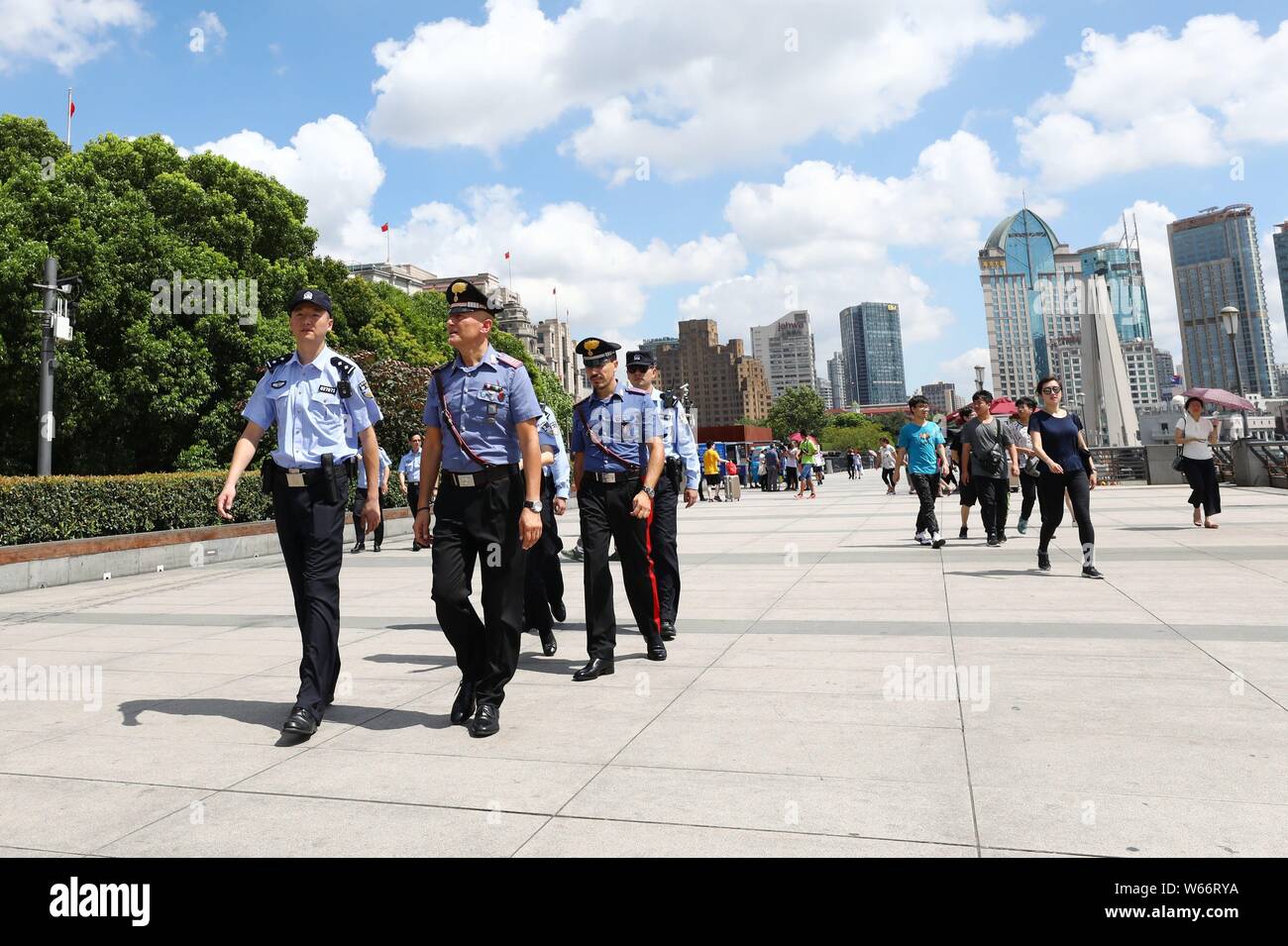 Two Italian police officers conduct joint patrols with Chinese police ...