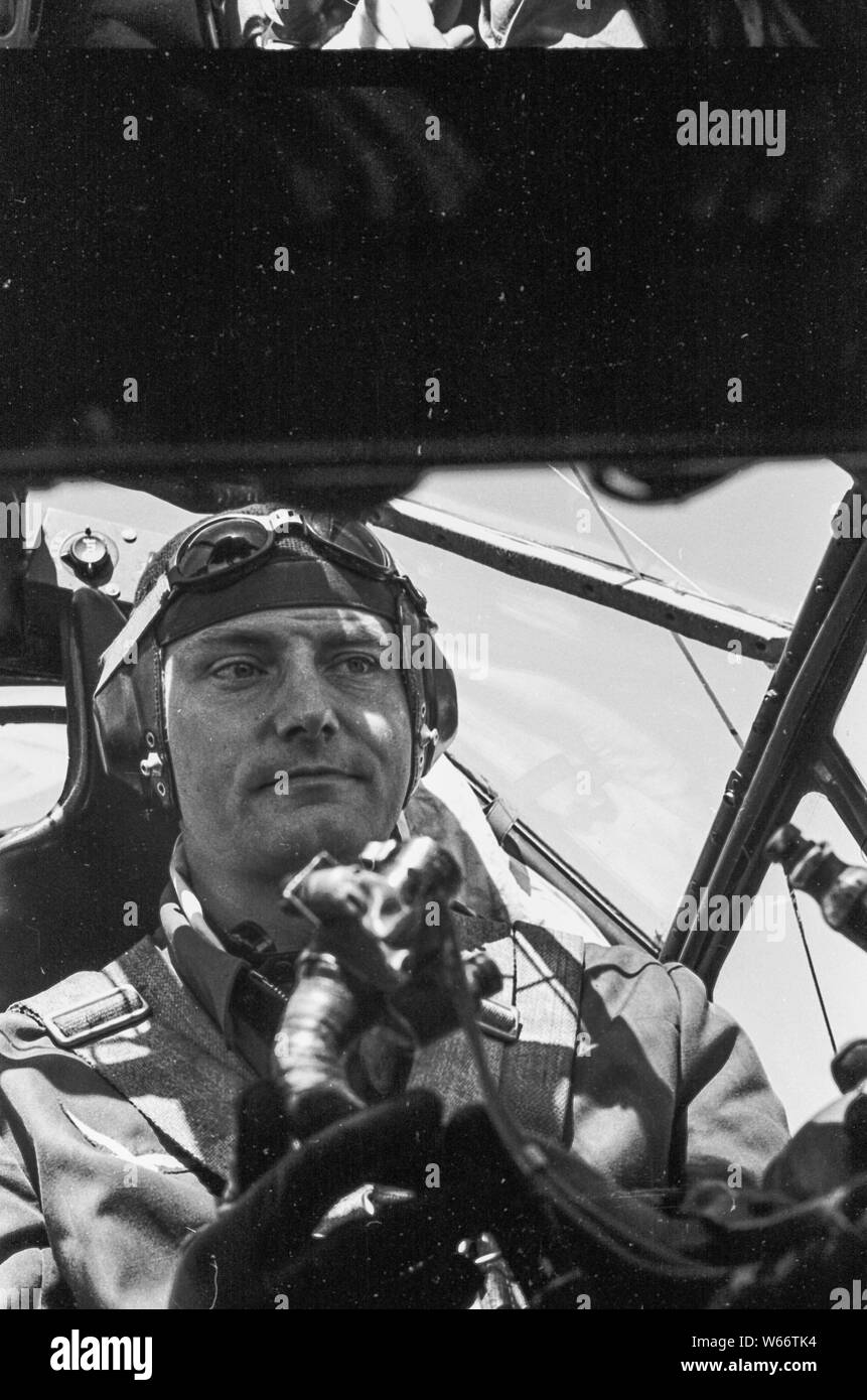 Flight crew 2 hi-res stock photography and images - Alamy