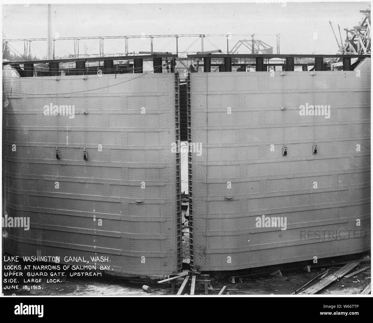 Engineers gate hi-res stock photography and images - Alamy