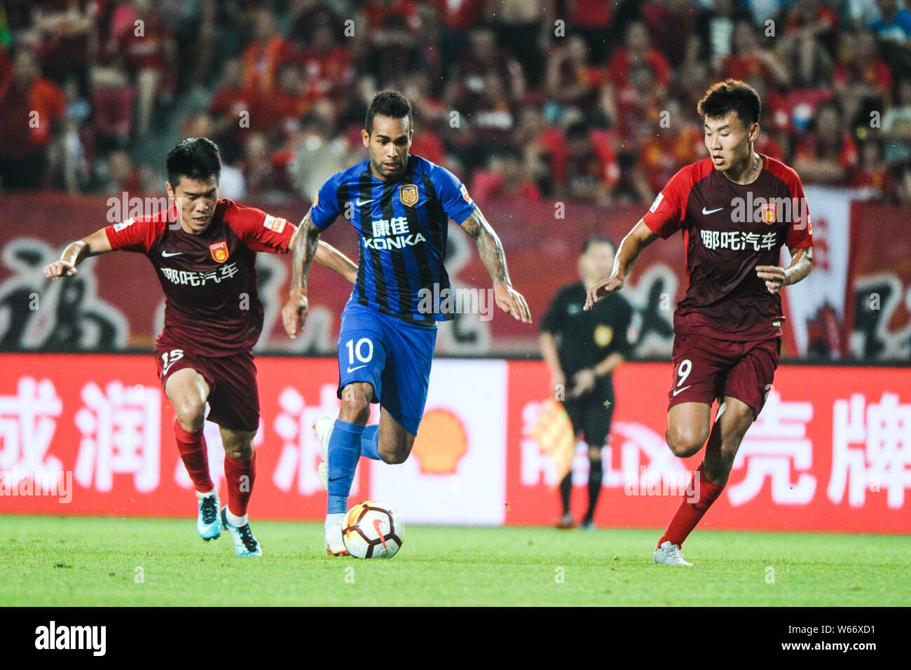 Brazilian football player Alex Teixeira of Jiangsu Suning, center ...