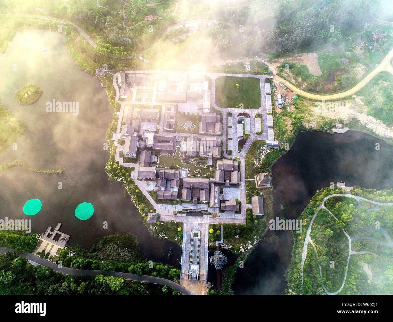 Chinese yard hi-res stock photography and images - Alamy