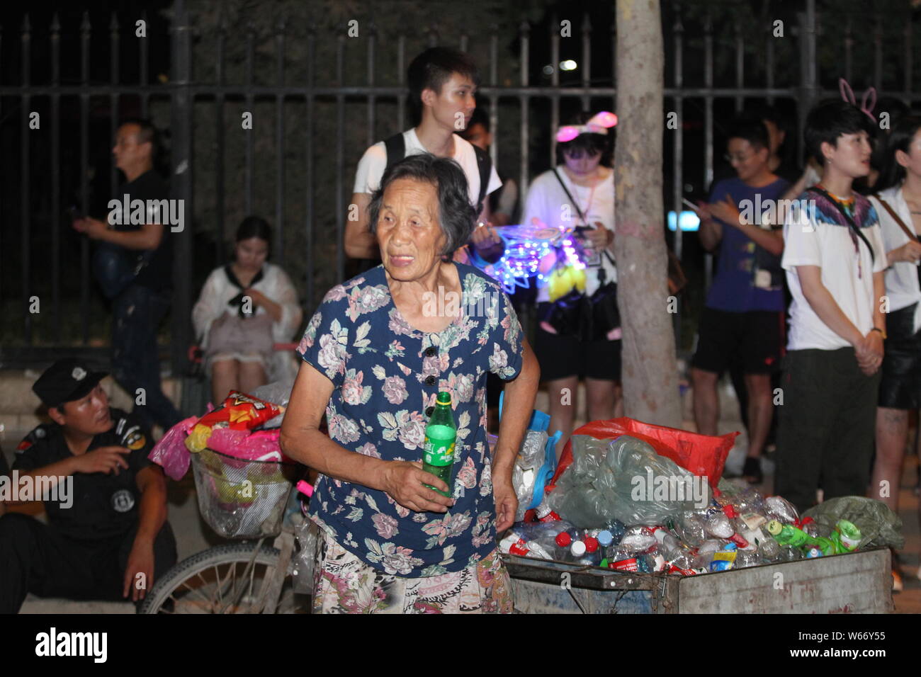 Garbage concert hi-res stock photography and images - Alamy