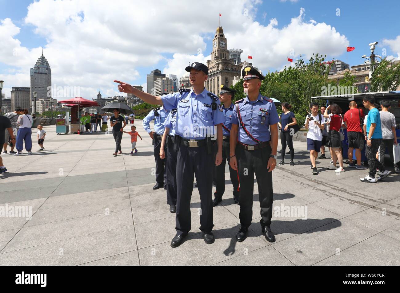 Two Italian police officers conduct joint patrols with Chinese police ...