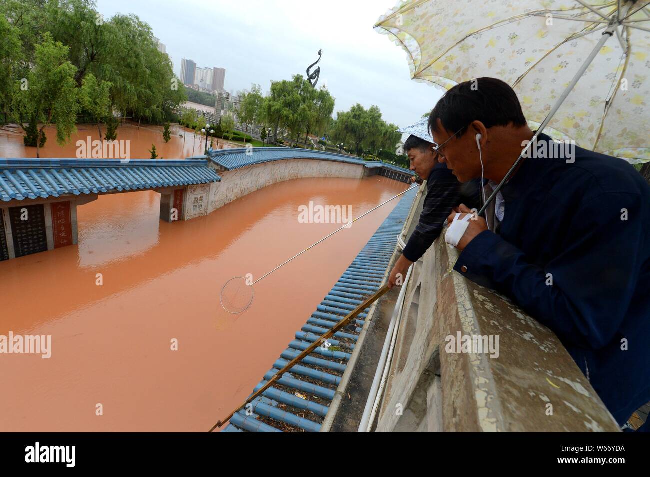 Yellow river china flooding hi-res stock photography and images - Alamy
