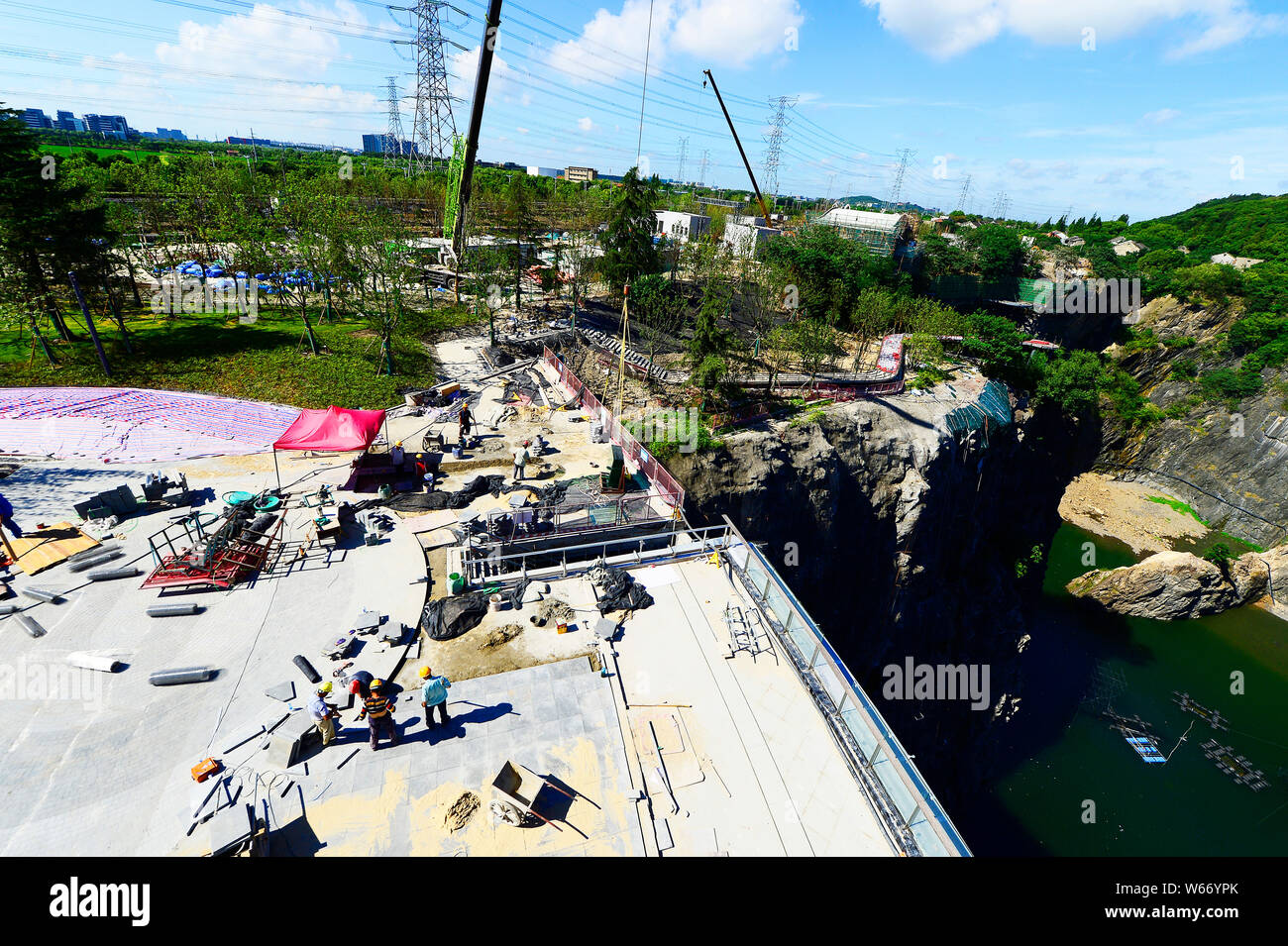 Deep pit hotel hi-res stock photography and images - Alamy