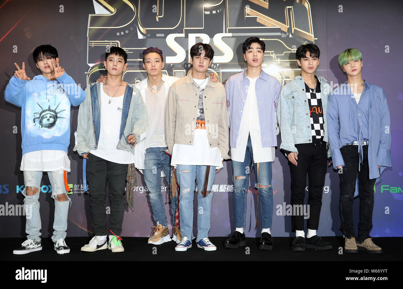 **TAIWAN OUT**Members of South Korean boy group iKON pose during a ...