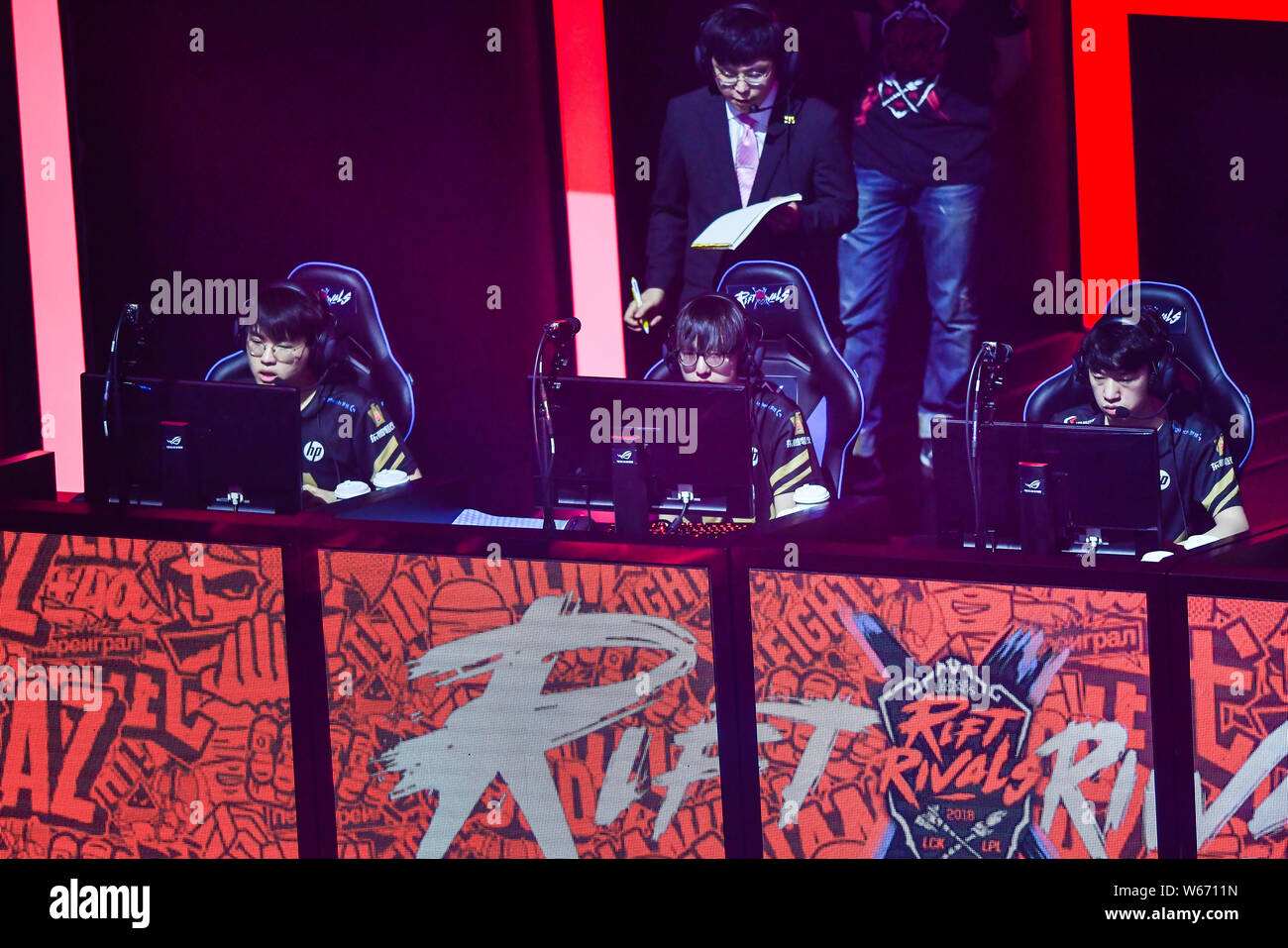 League of legends video game hi-res stock photography and images - Alamy