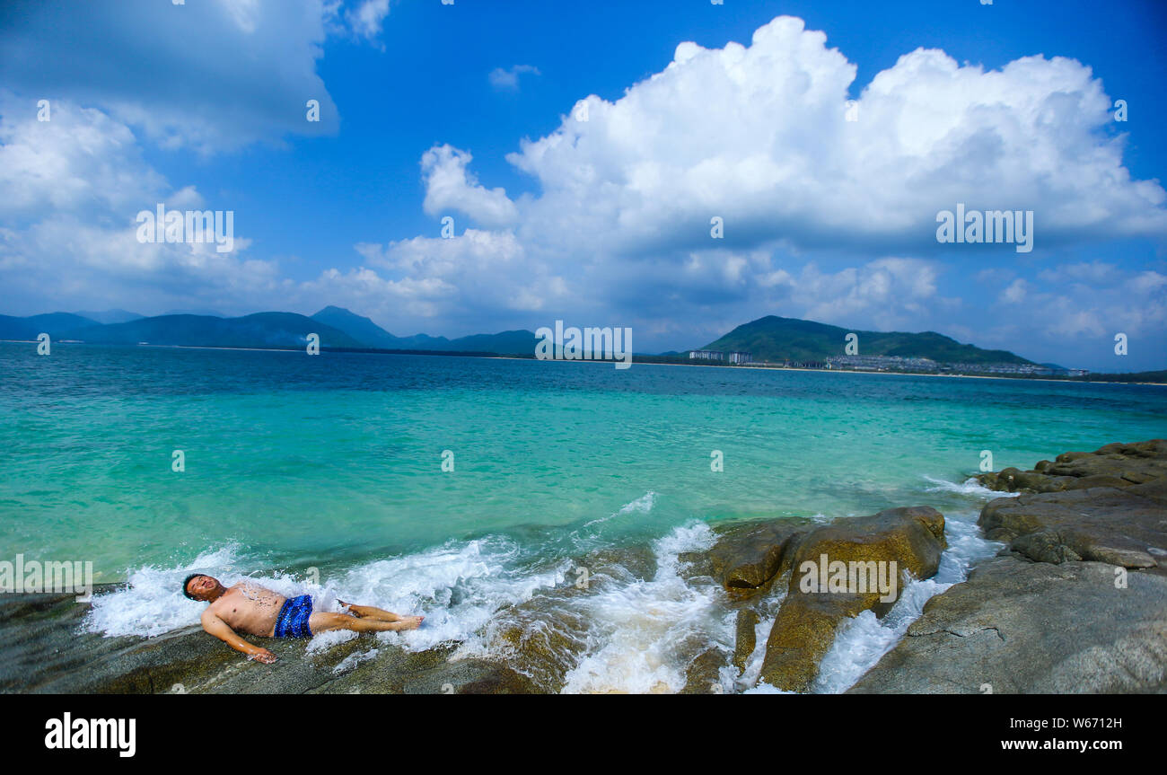 --FILE--A tourist enjoys himself at an uninhabited island, the Jiajing ...