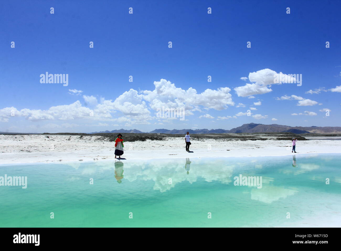 Landscape of the Da Qaidam Salt Lake, also known as the Emerald Lake ...