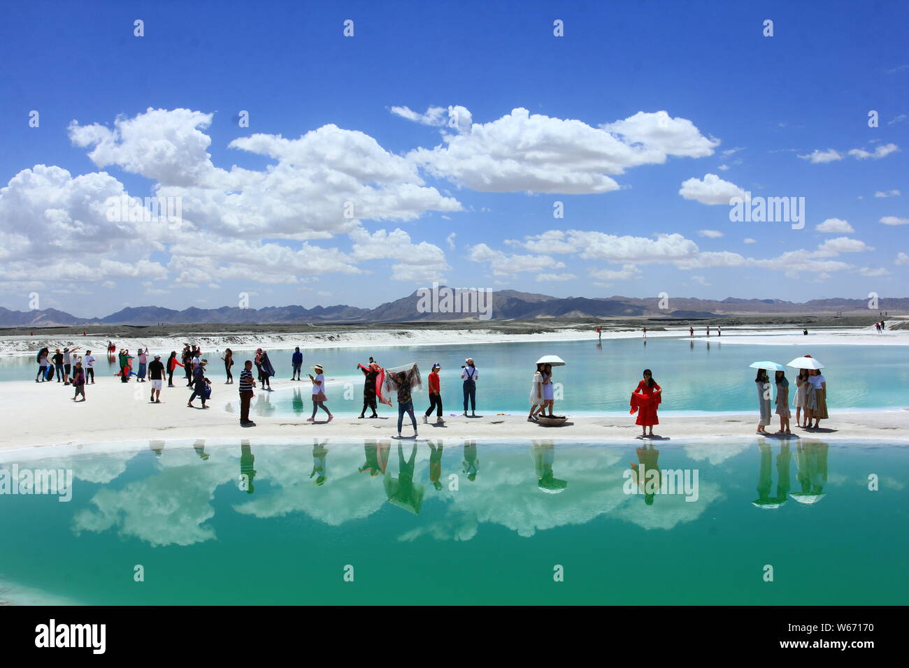 Landscape of the Da Qaidam Salt Lake, also known as the Emerald Lake ...