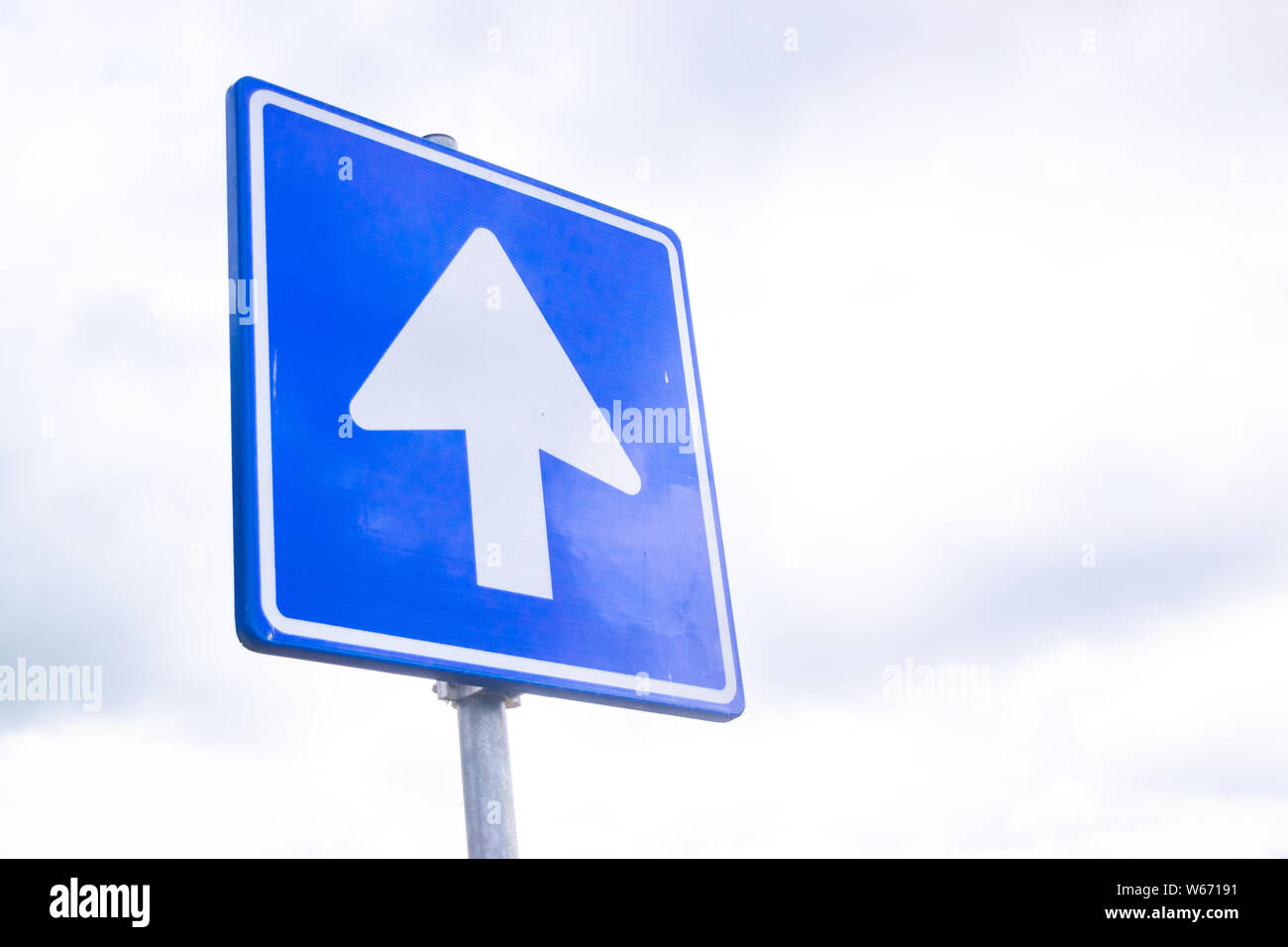 Dutch road sign: A directional road you can drive in from this side ...