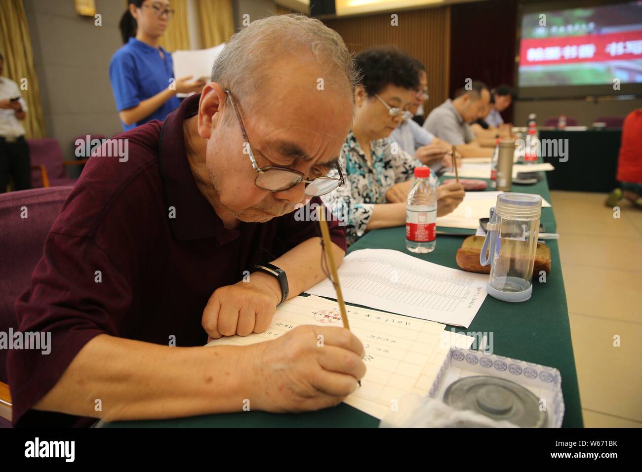 Senior professors write handwritten admission letters issued by Shaanxi ...