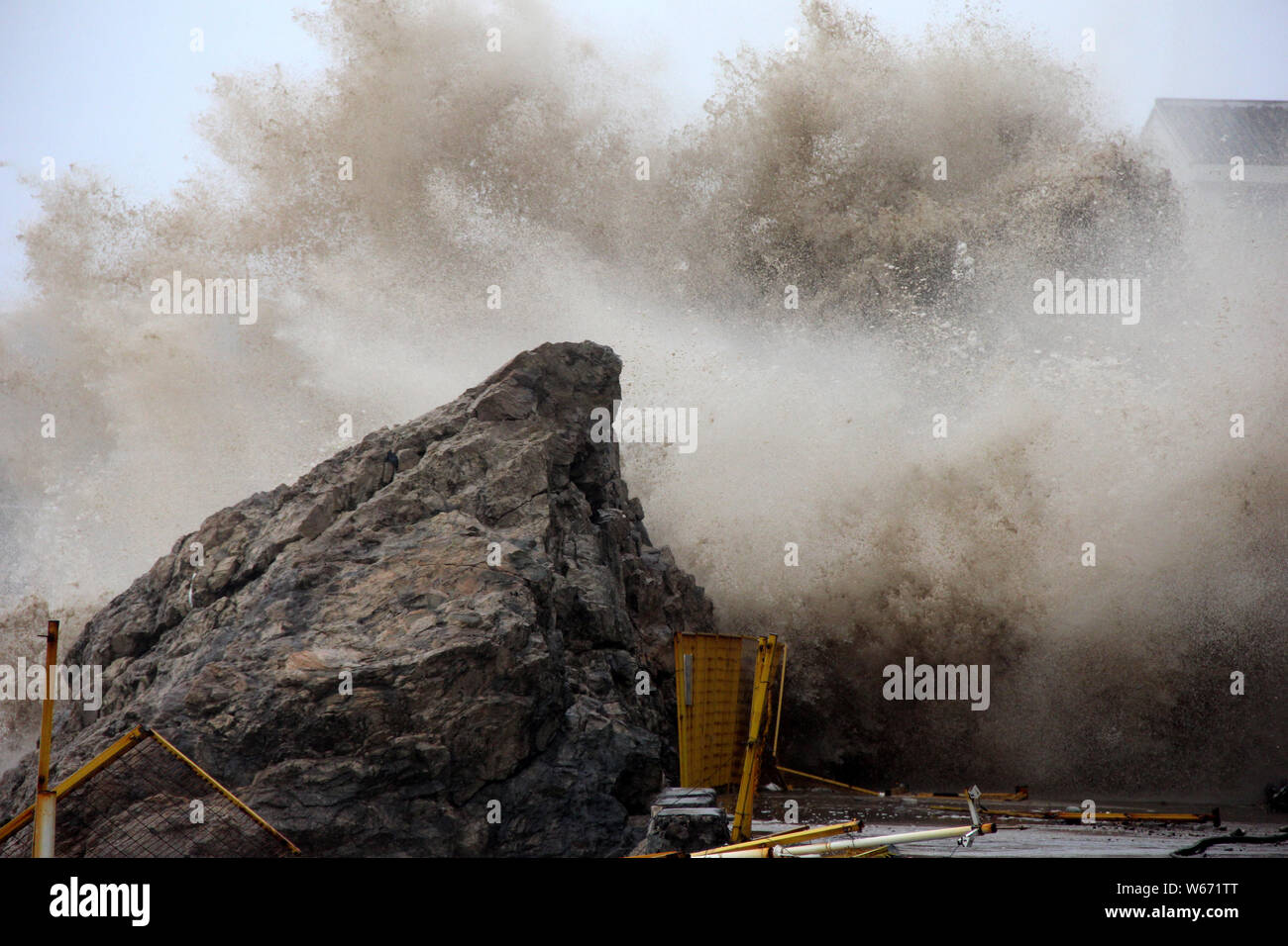 Wave surge city china hi-res stock photography and images - Alamy