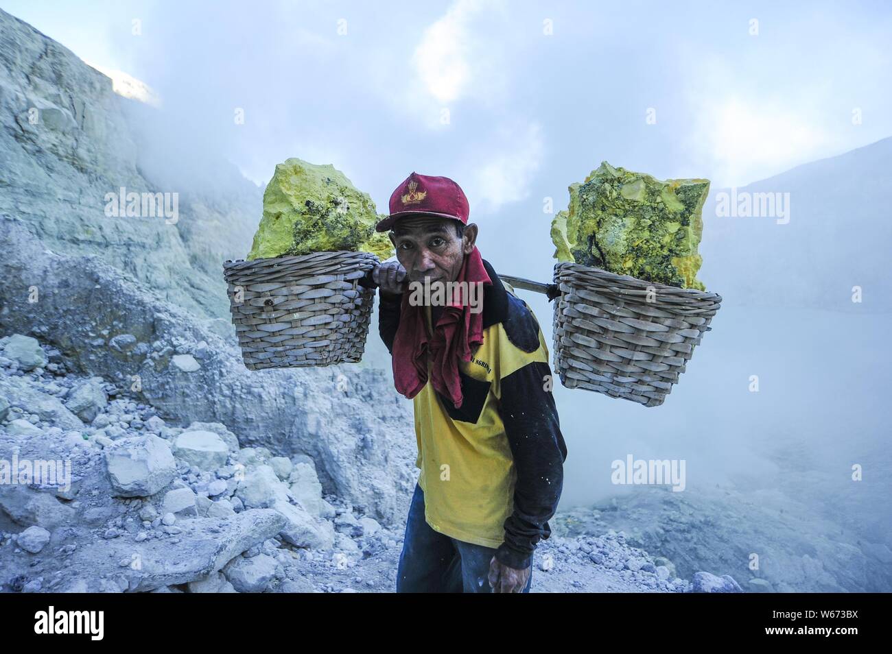 Indonesias ijen volcano hi-res stock photography and images - Alamy