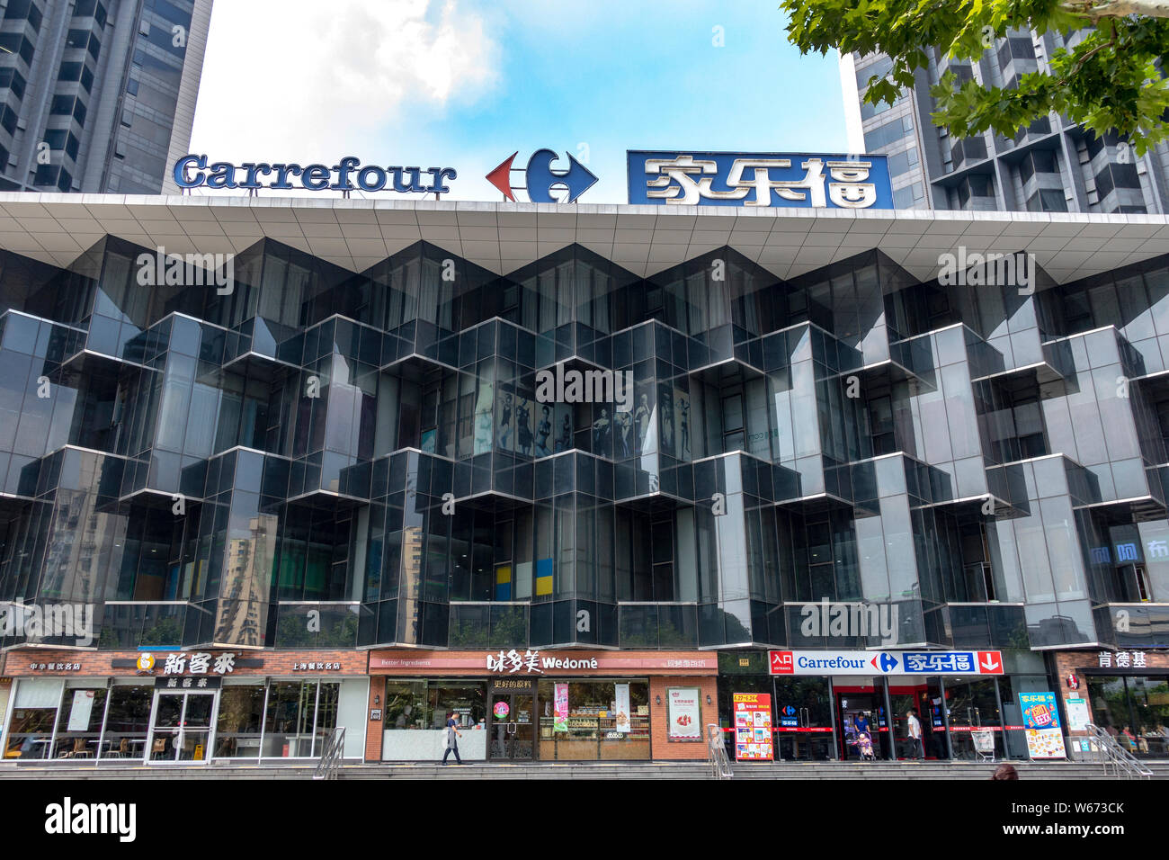 Tesco and carrefour hi-res stock photography and images - Alamy