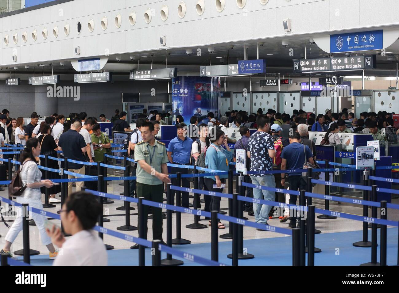 Immigration officers hi-res stock photography and images - Alamy