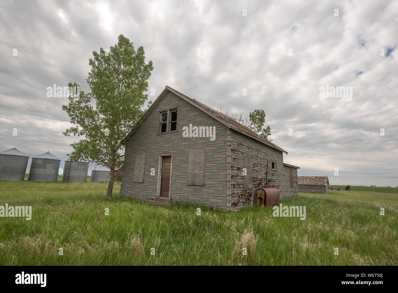 Abandoned farmhouse on the open prairie in southern Saskatchewan Stock ...