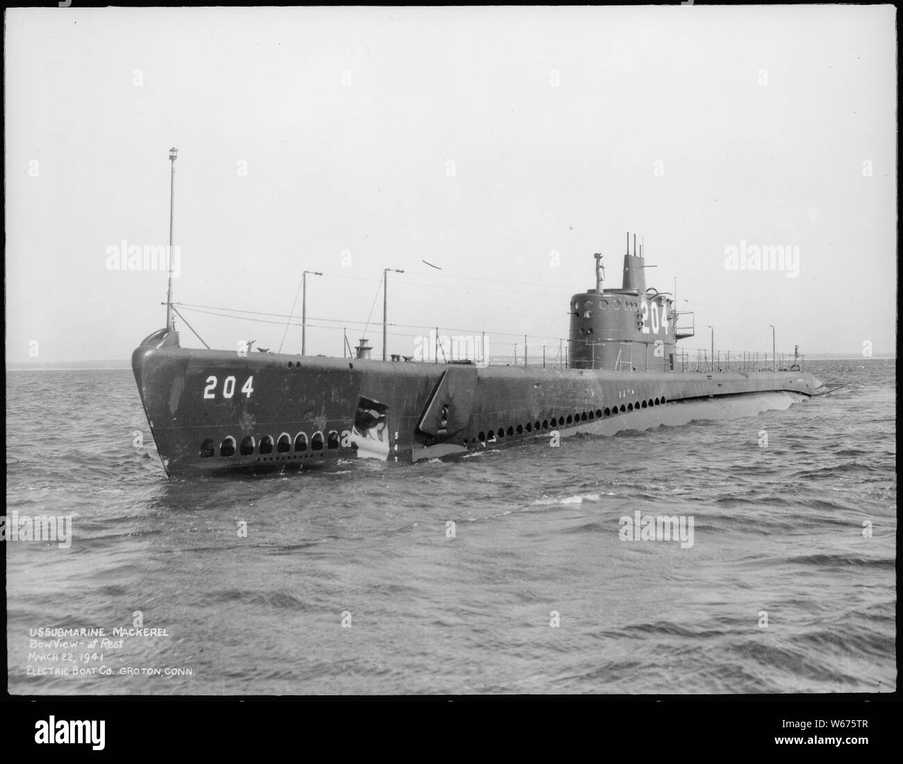 Mackerel (SS204). Port bow, 03/22/1941 Stock Photo - Alamy