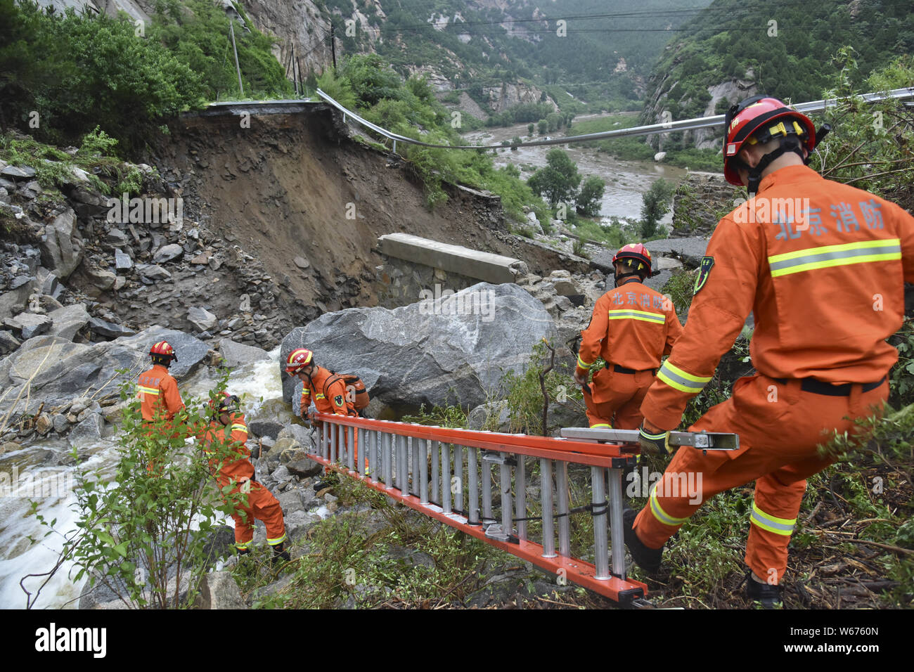 Stones by the road hi-res stock photography and images - Alamy