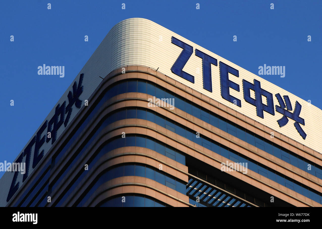 Tech company zte hi-res stock photography and images - Alamy