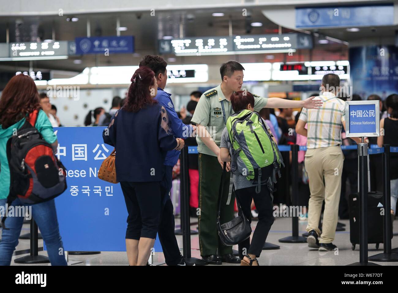 Immigration officers hi-res stock photography and images - Alamy
