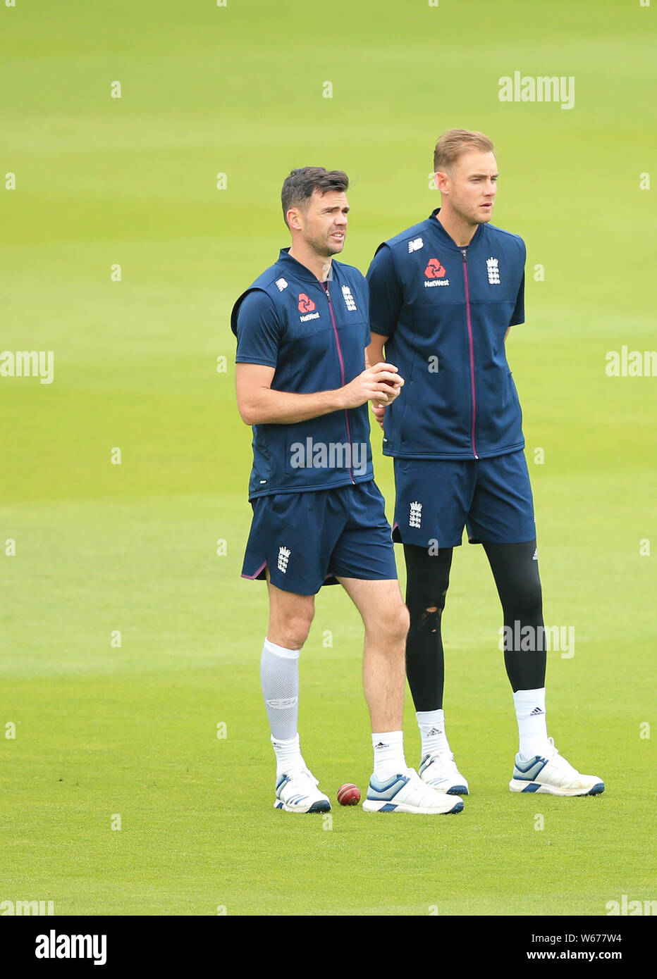 James anderson stuart broad hi-res stock photography and images - Alamy