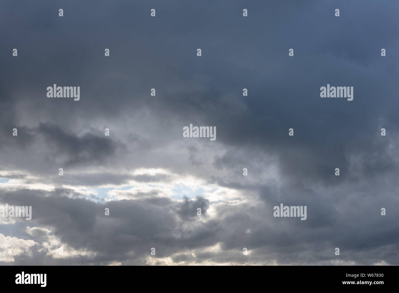 Grey stormy sky hi-res stock photography and images - Alamy