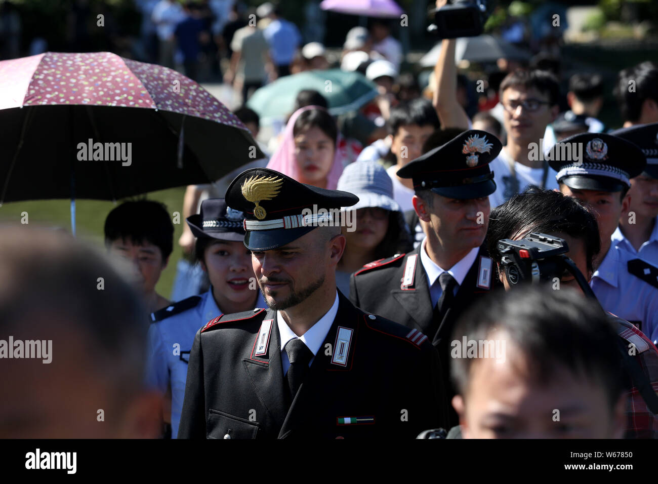 Italian police officers conduct joint patrols with Chinese police ...