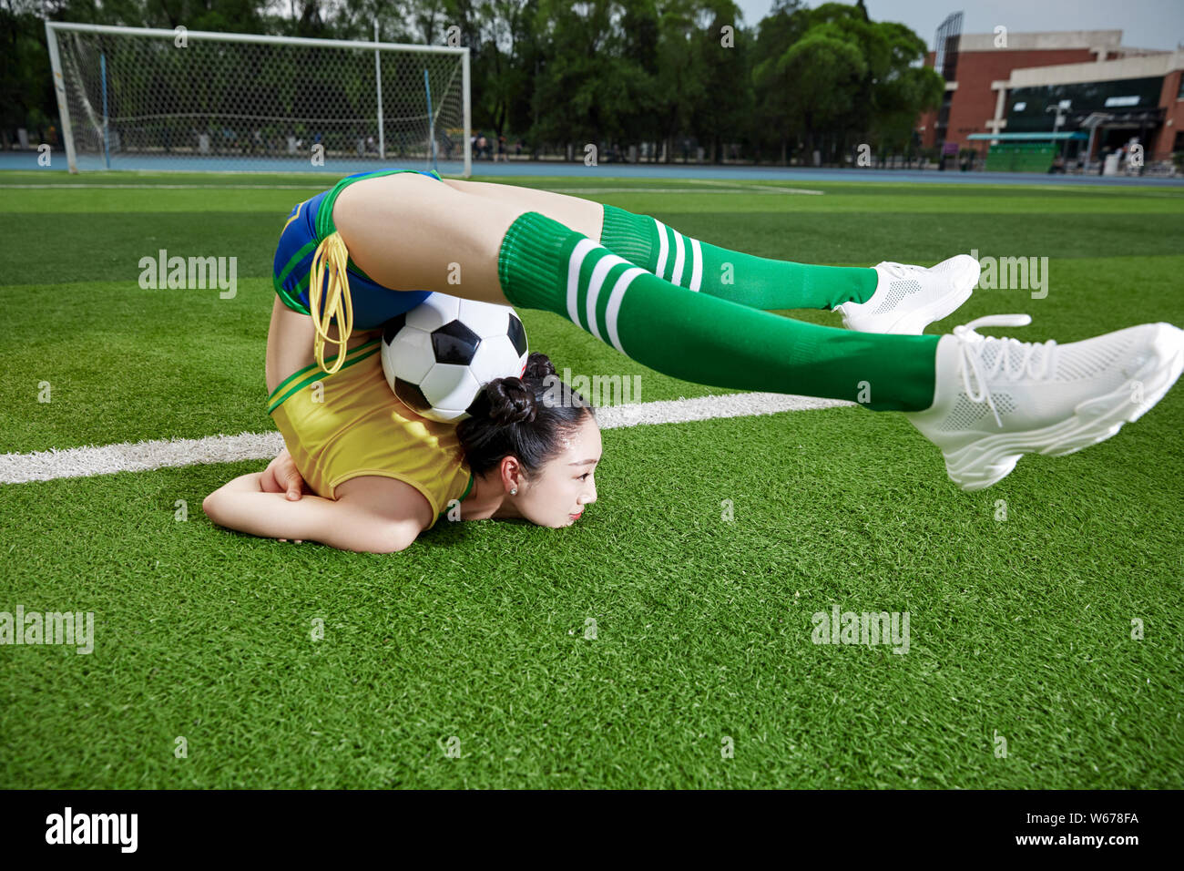 27-year-old Chinese contortionist Liu Teng shows the flexibility of her ...