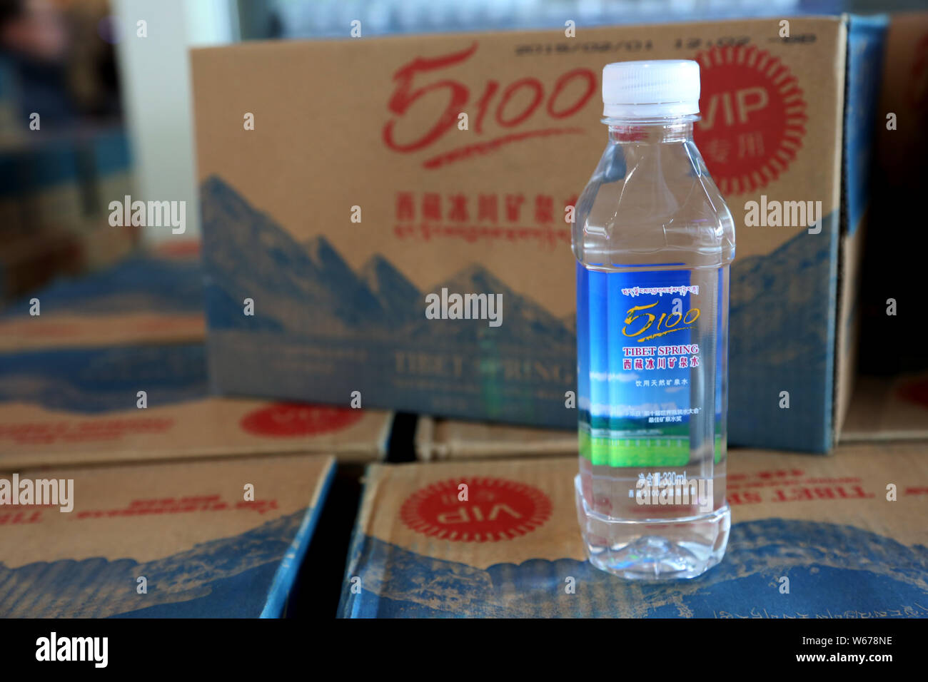 China mineral water bottle hi-res stock photography and images - Alamy