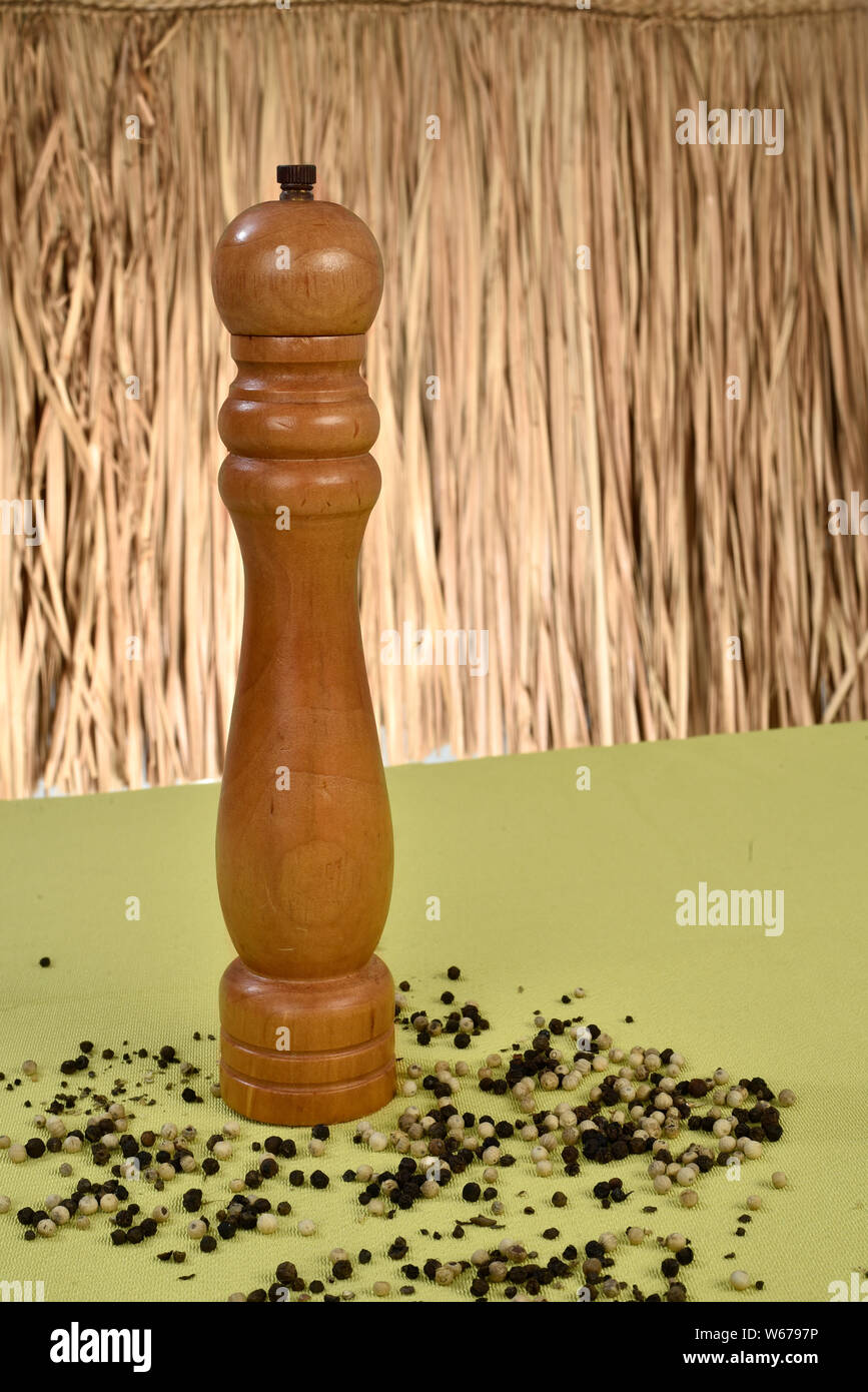 Pepper grinder with peppers grains without straw bottom Stock Photo - Alamy