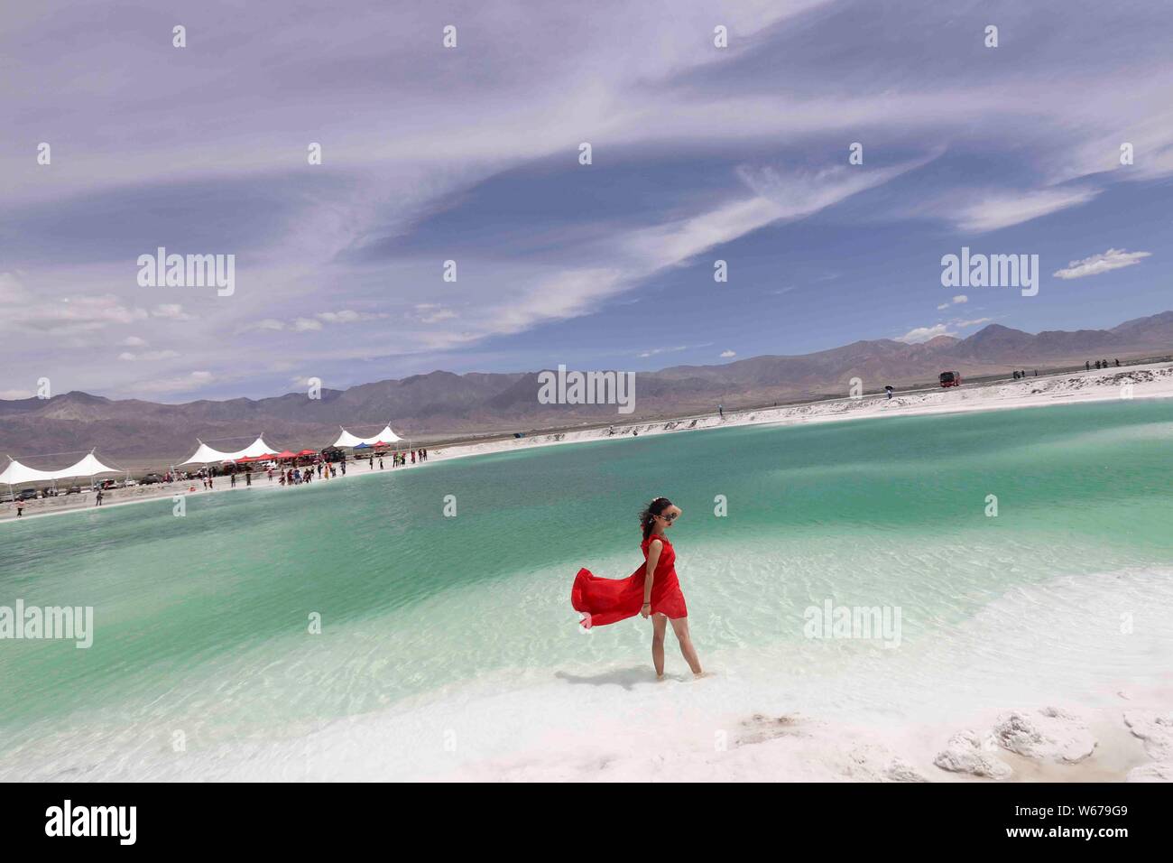 Landscape of the Da Qaidam Salt Lake, also known as the Emerald Lake ...