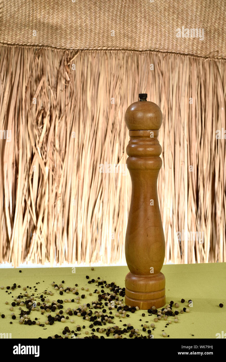 Pepper grinder with peppers grains without straw bottom Stock Photo - Alamy