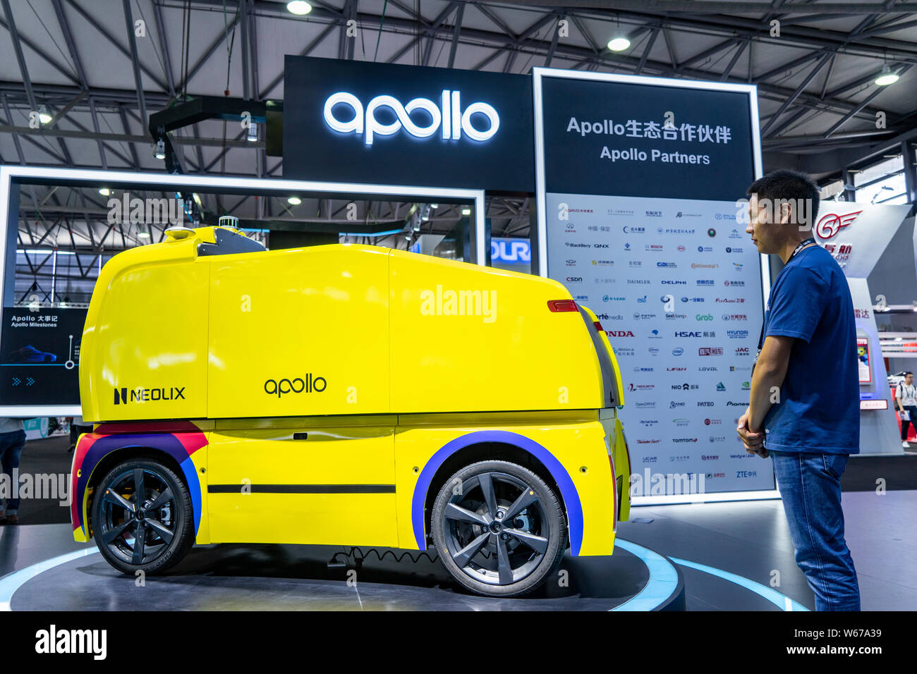 --FILE--A logistics vehicle of Apollo NEOLIX developed by Baidu is on ...