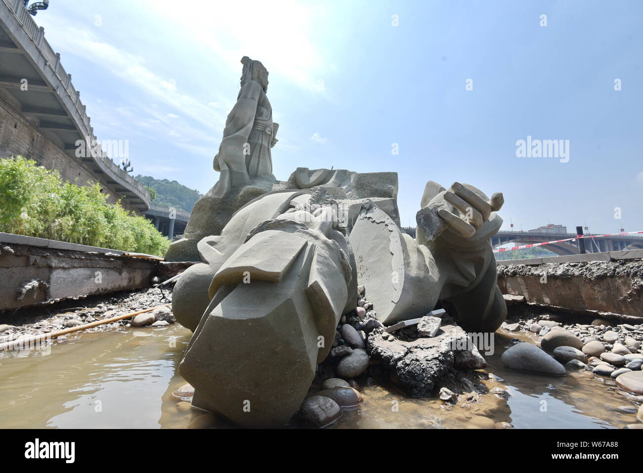 Su dongpo statue hi-res stock photography and images - Alamy