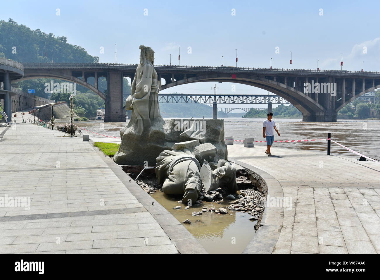 Su dongpo statue hi-res stock photography and images - Alamy