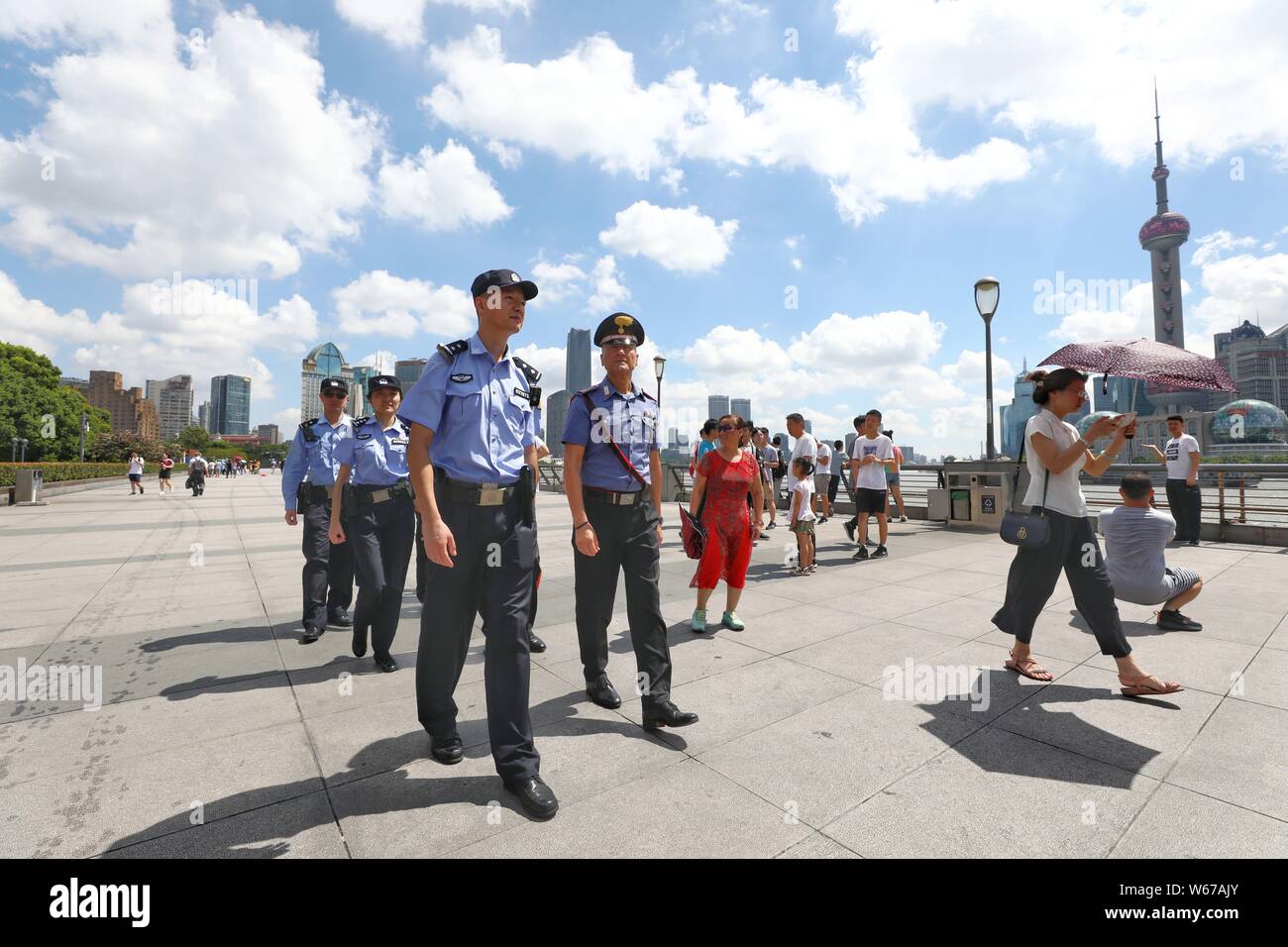 Two Italian police officers conduct joint patrols with Chinese police ...