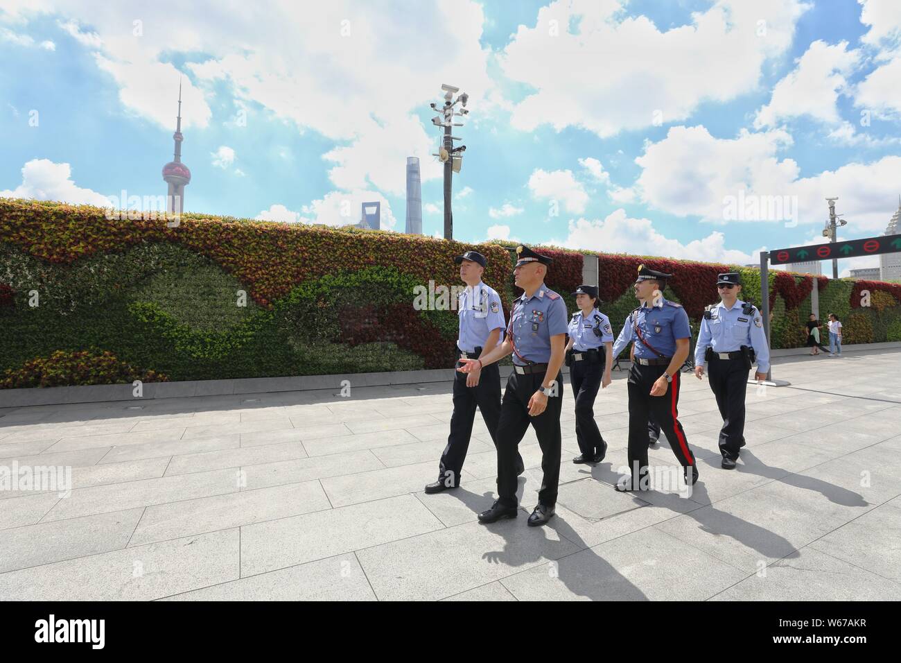 Two Italian police officers conduct joint patrols with Chinese police ...