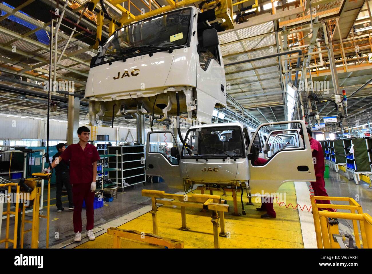 --FILE--Chinese workers assemble cars on the assembly line at the auto ...