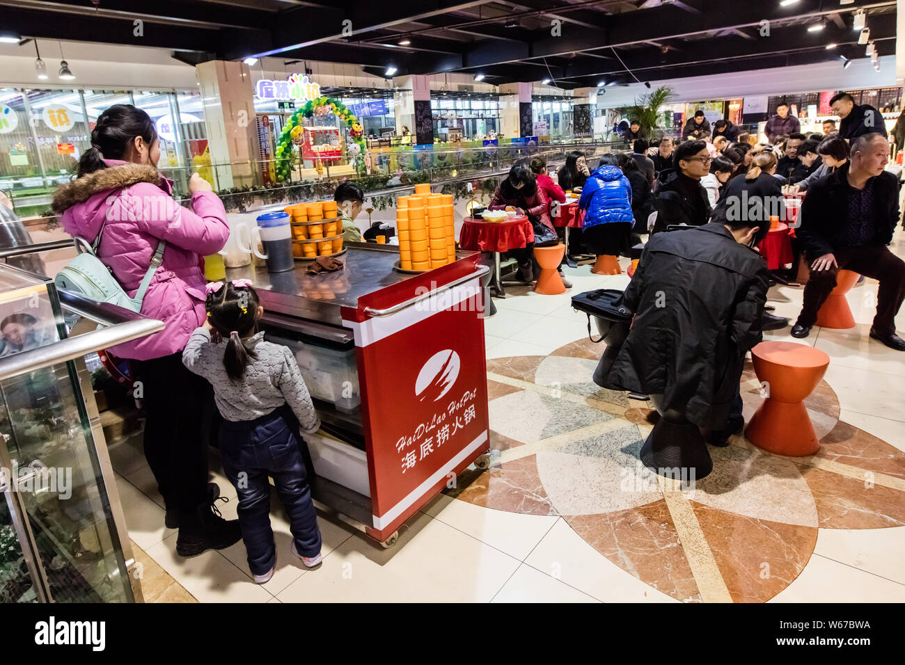 --FILE--Customers wait for tables at a hotpot restaurant of Haidilao in ...