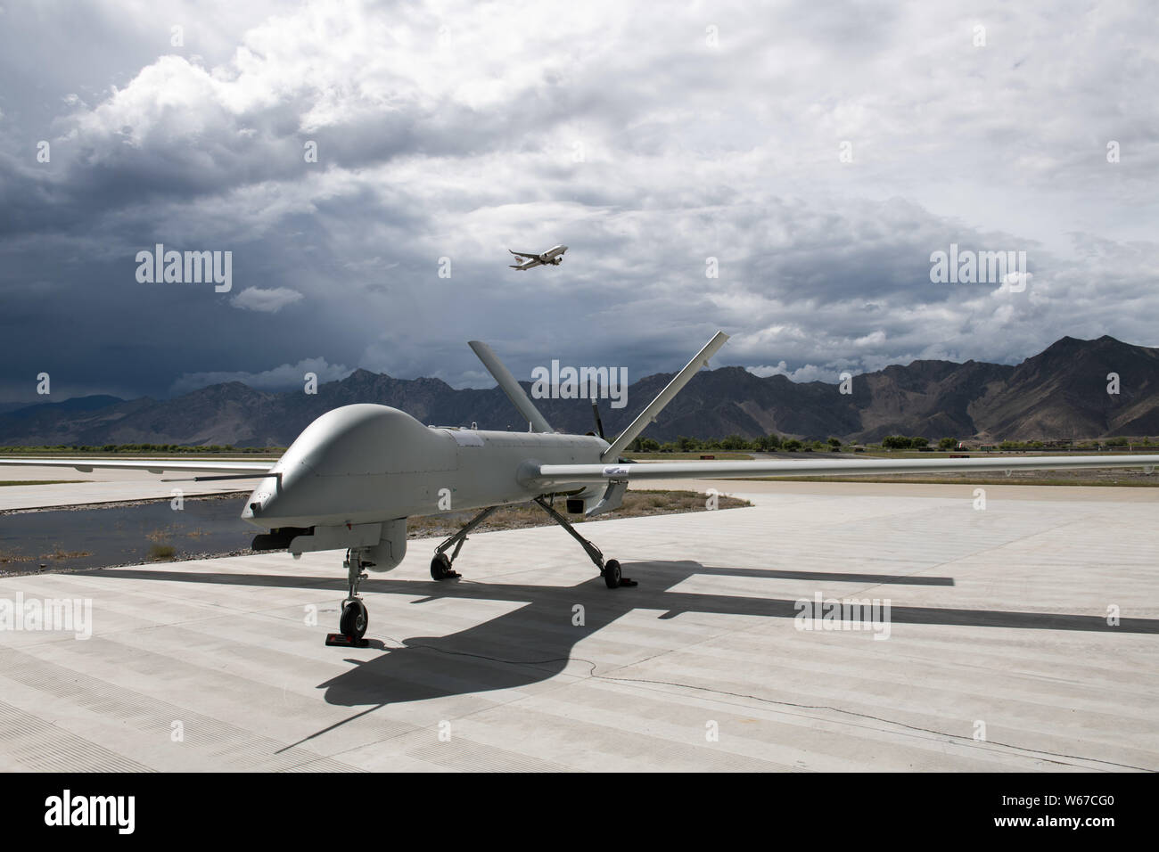 Ch 4 drone hi-res stock photography and images - Alamy