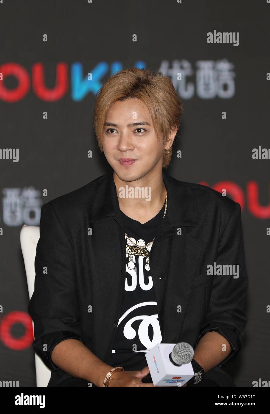 Lo sing hi-res stock photography and images - Alamy