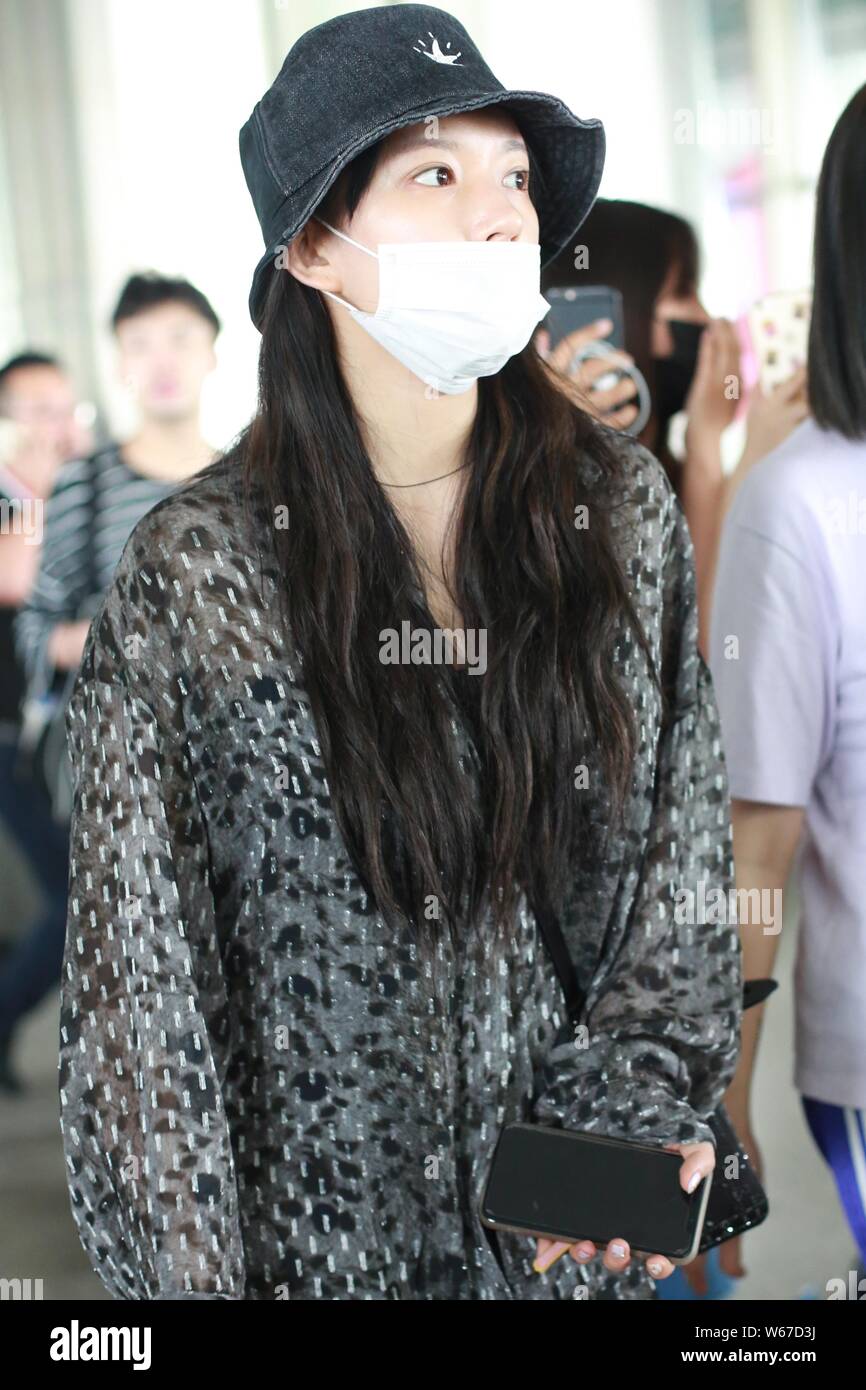 Chinese singer Cheng Xiao of South Korean-Chinese girl group Cosmic ...