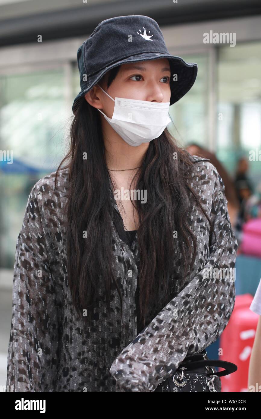 Chinese singer Cheng Xiao of South Korean-Chinese girl group Cosmic ...