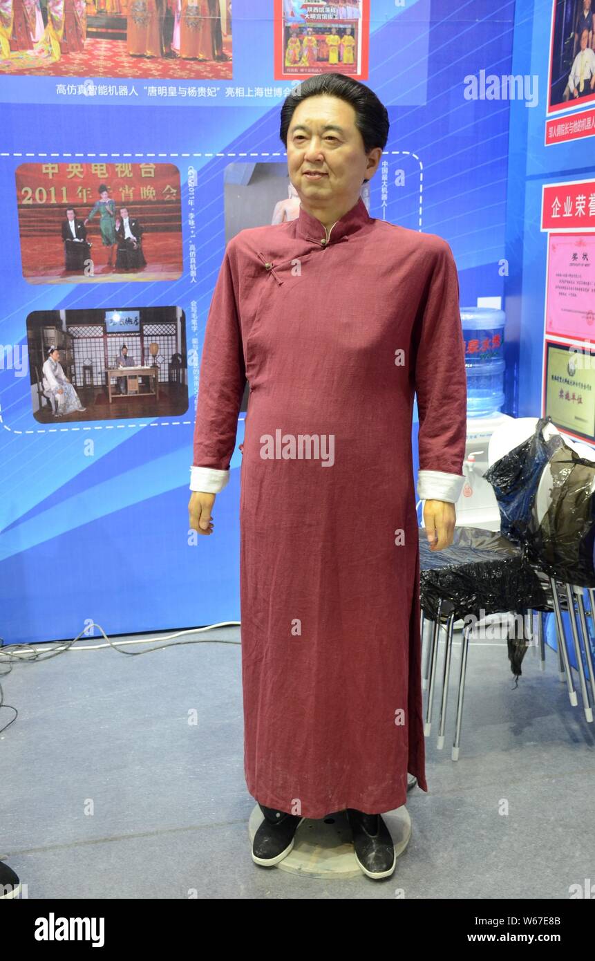 --FILE--A humanroid robot featuring Chinese xiangsheng actor Yu Qian is ...