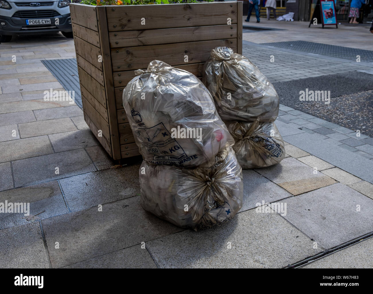 Clean trash roadside hi-res stock photography and images - Alamy